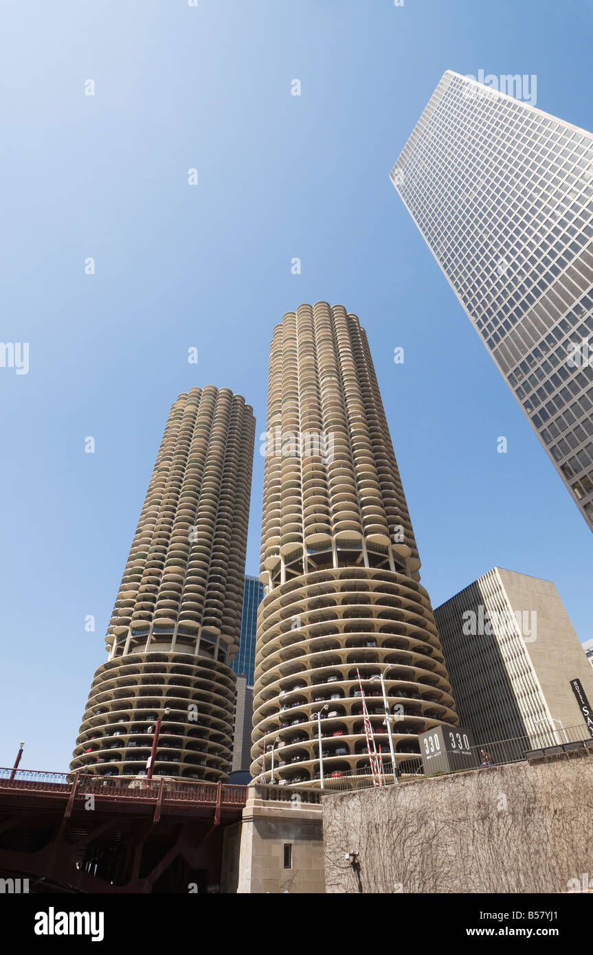 Towering towers hi-res stock photography and images - Alamy