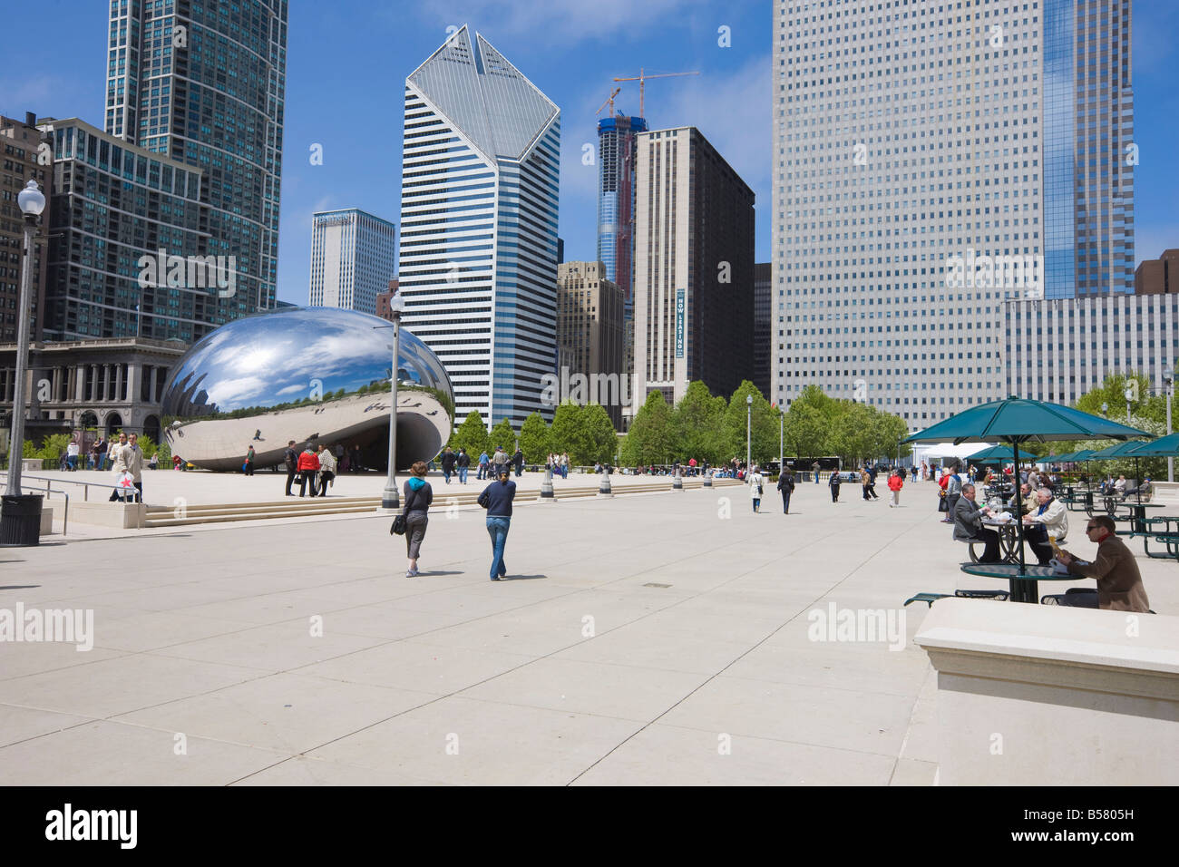 Cloud Gate sculpture in Millennium Park, Chicago, Illinois, United ...