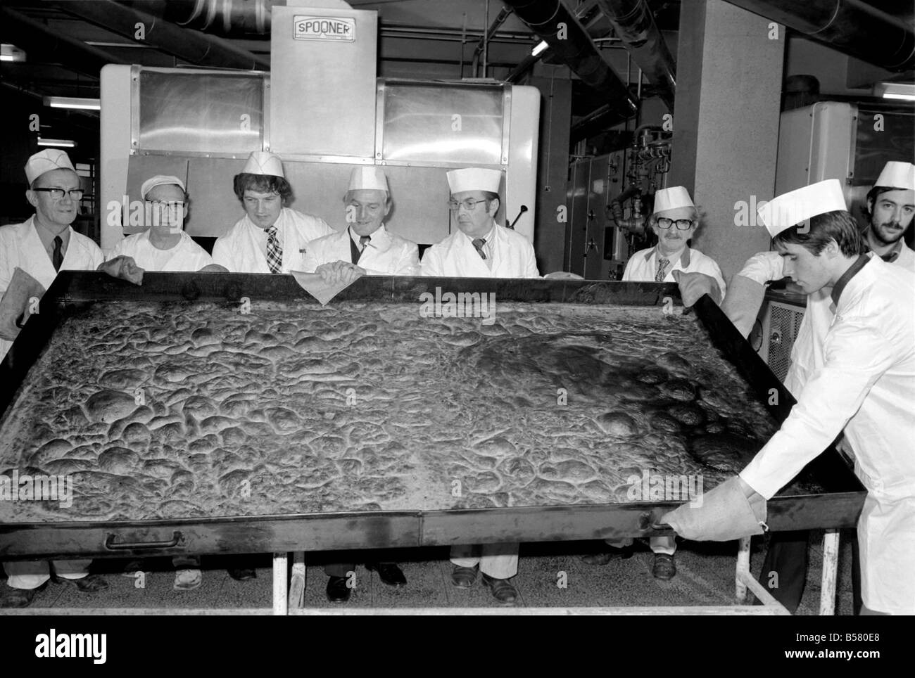 Giant yorkshire pudding hi-res stock photography and images - Alamy