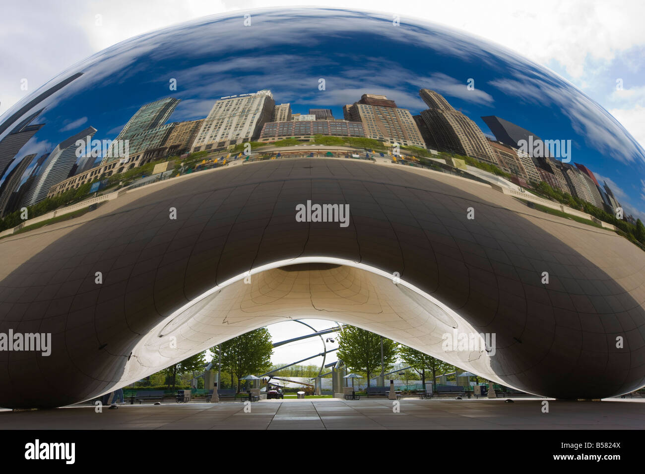 Cloud Gate sculpture in Millennium Park, Chicago, Illinois, United ...