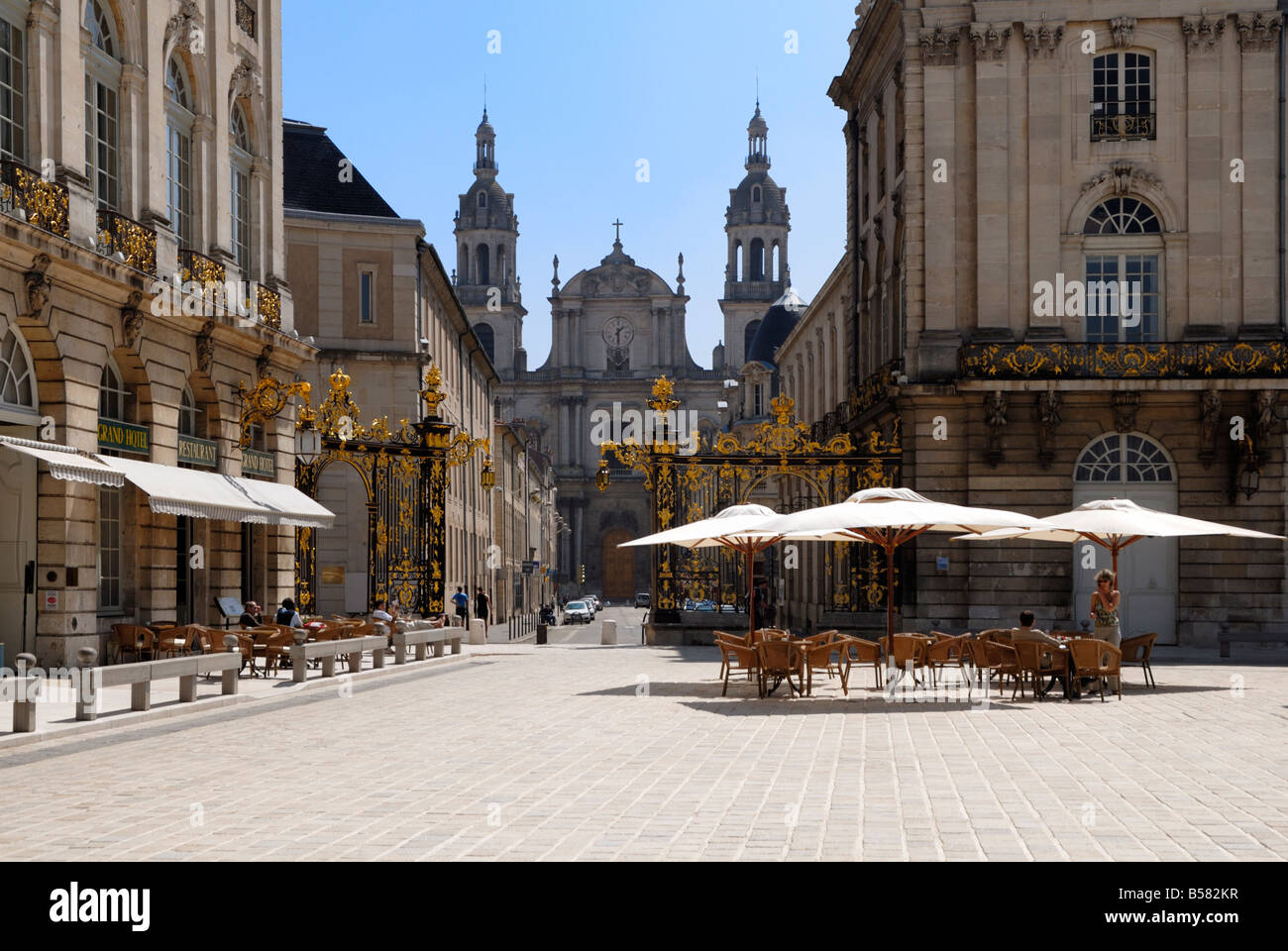 Ornate wrought iron gates hi-res stock photography and images - Alamy