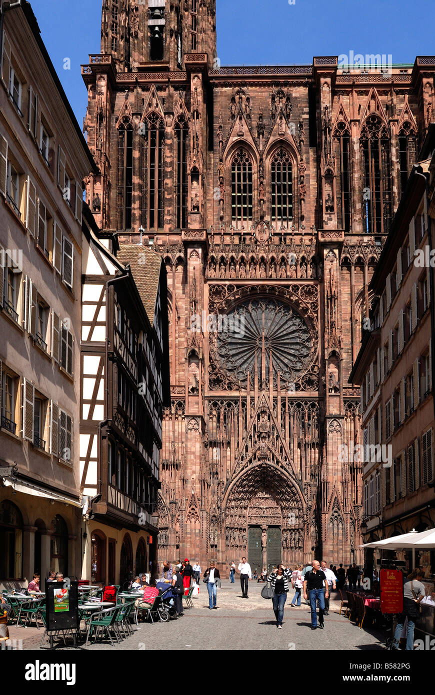 Strasbourg family sitting hi-res stock photography and images - Alamy