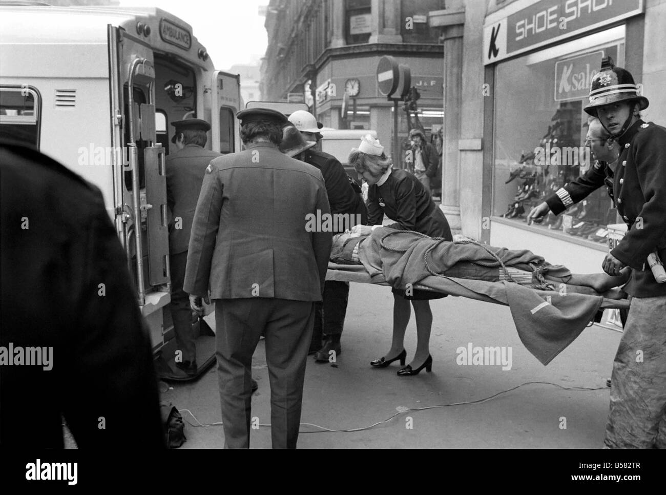 Northern Line Tube crash at Moorgate underground station. February 1975 ...