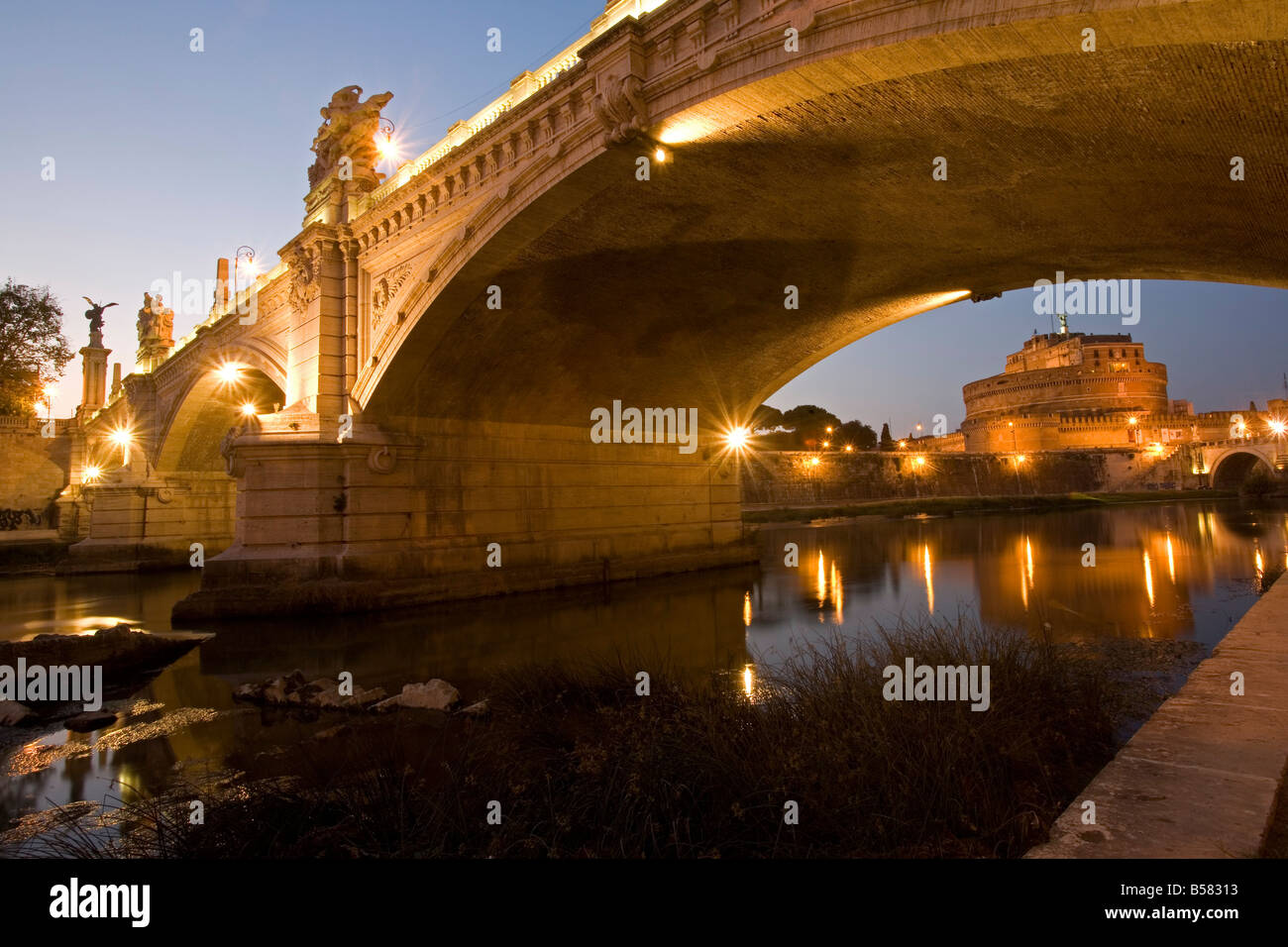 Castello sanangelo hi-res stock photography and images - Alamy