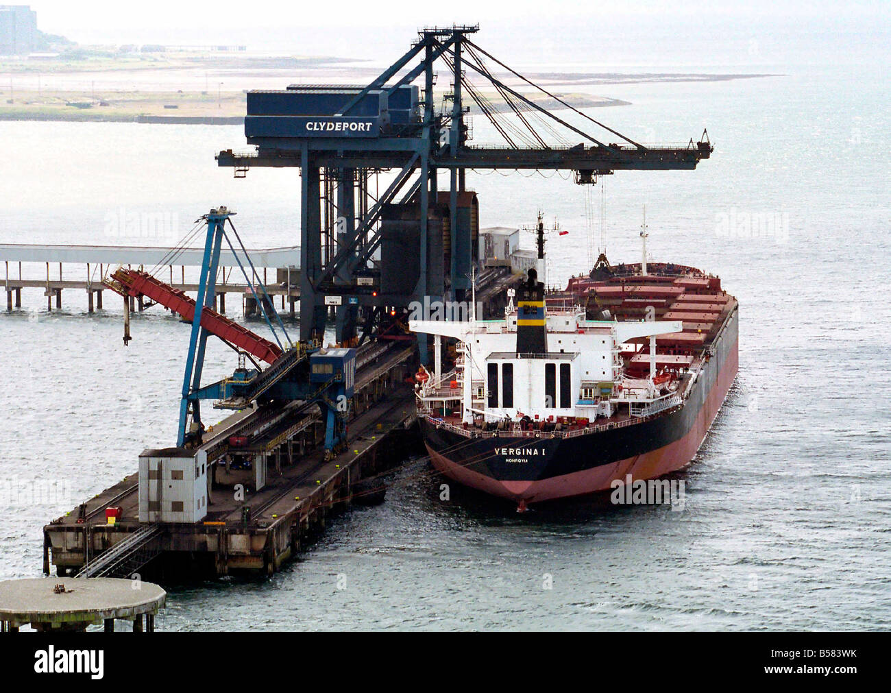 Liberian registered Vergina offloads coal at Clydeport/Peel Ports ...