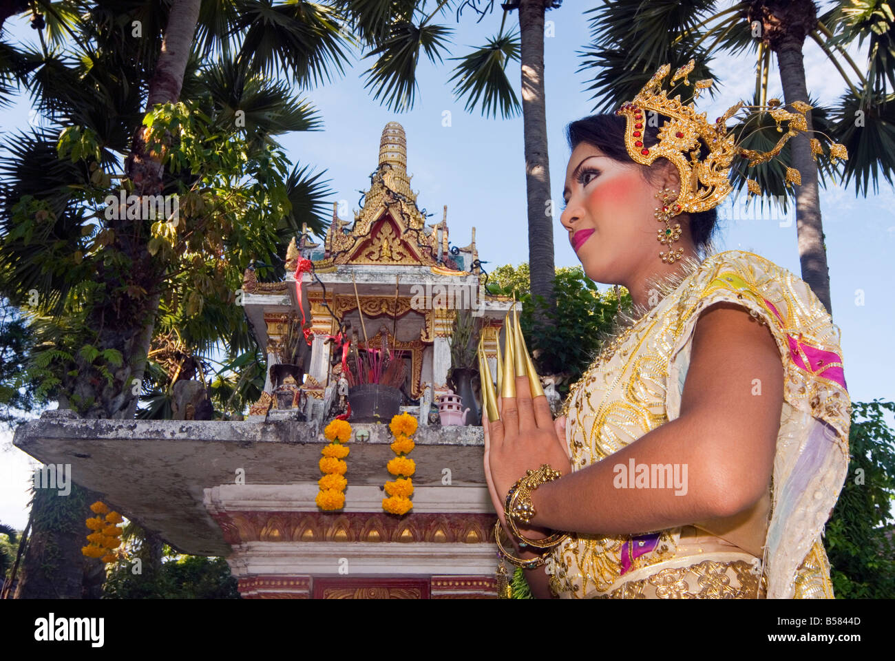 Altar clothes hi-res stock photography and images - Alamy