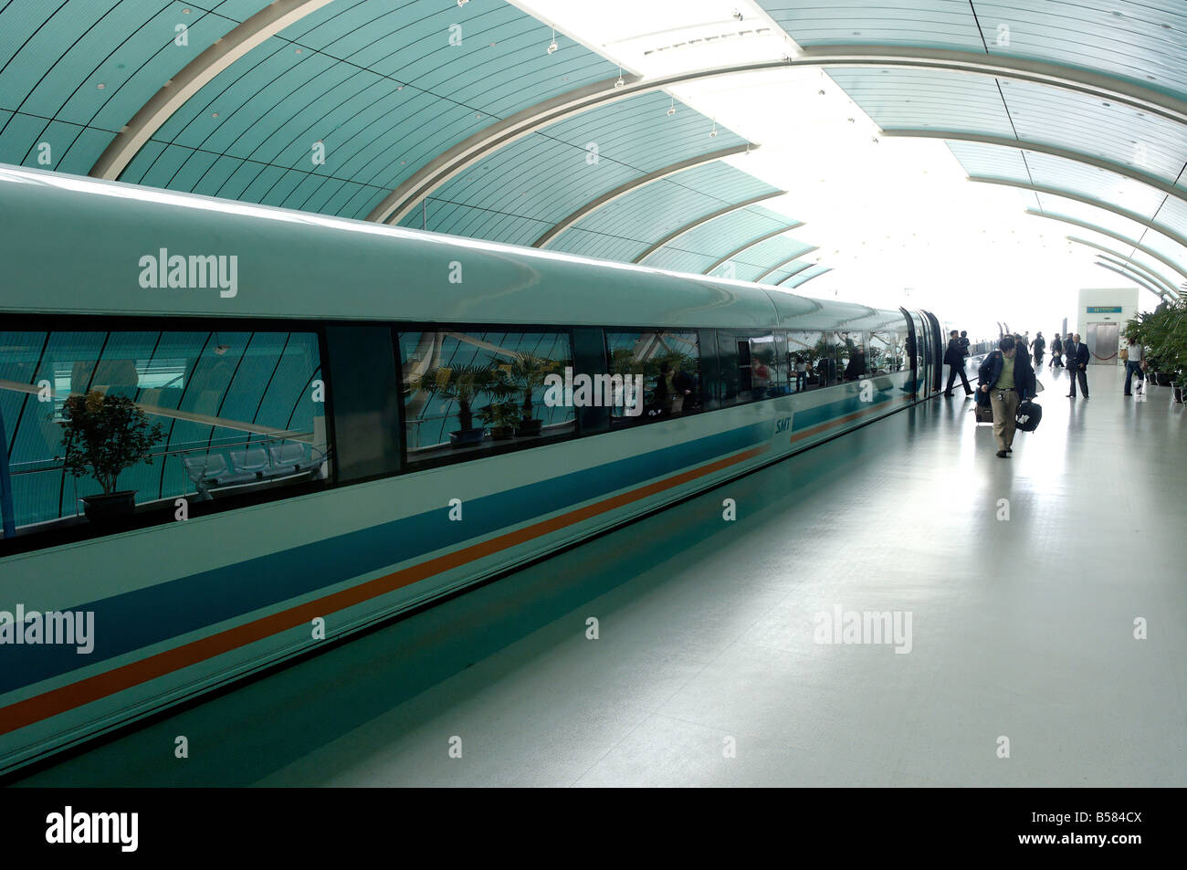 China airport tour rush hi-res stock photography and images - Alamy