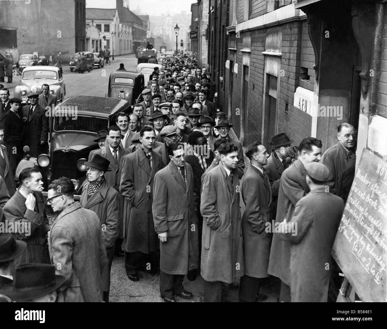 Strike scenes; Manchester Strikers queue up at A.E.U. headquarters in ...