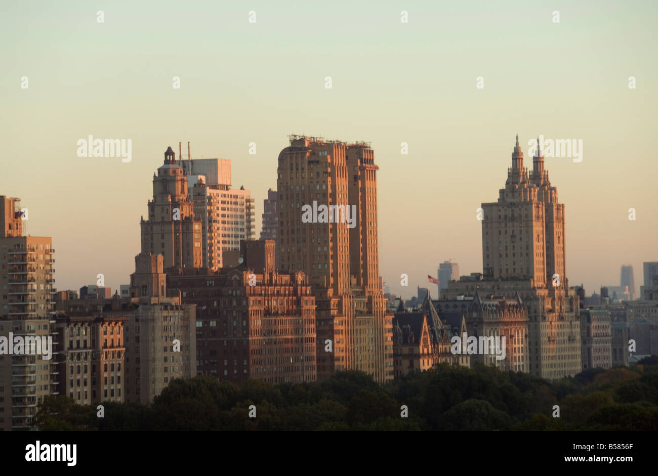 View of city skyline from Central Park from south looking north ...