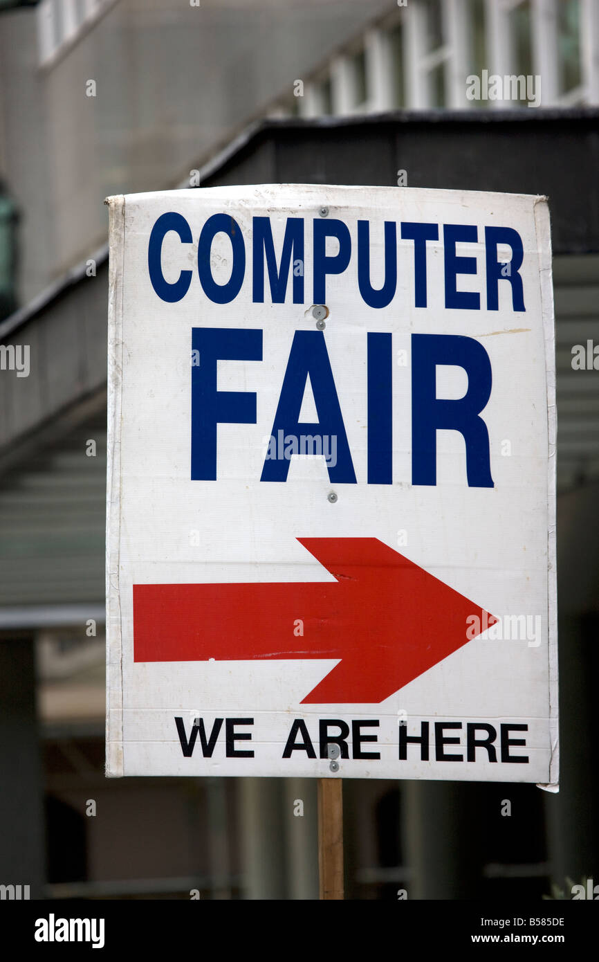 Advert technology computers hi-res stock photography and images - Alamy