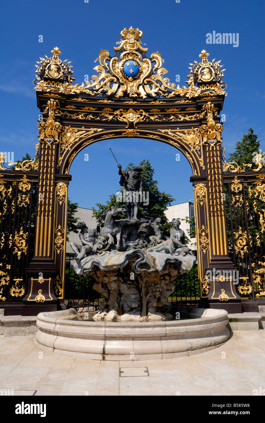 Amphitrite statue hi-res stock photography and images - Alamy