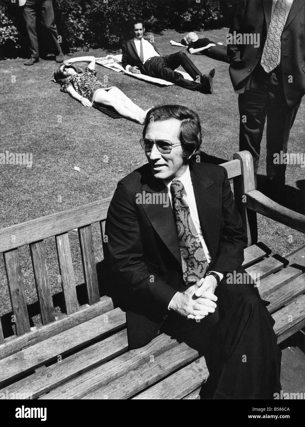 Popular American singer Andy Williams enjoys the London sunshine in the ...
