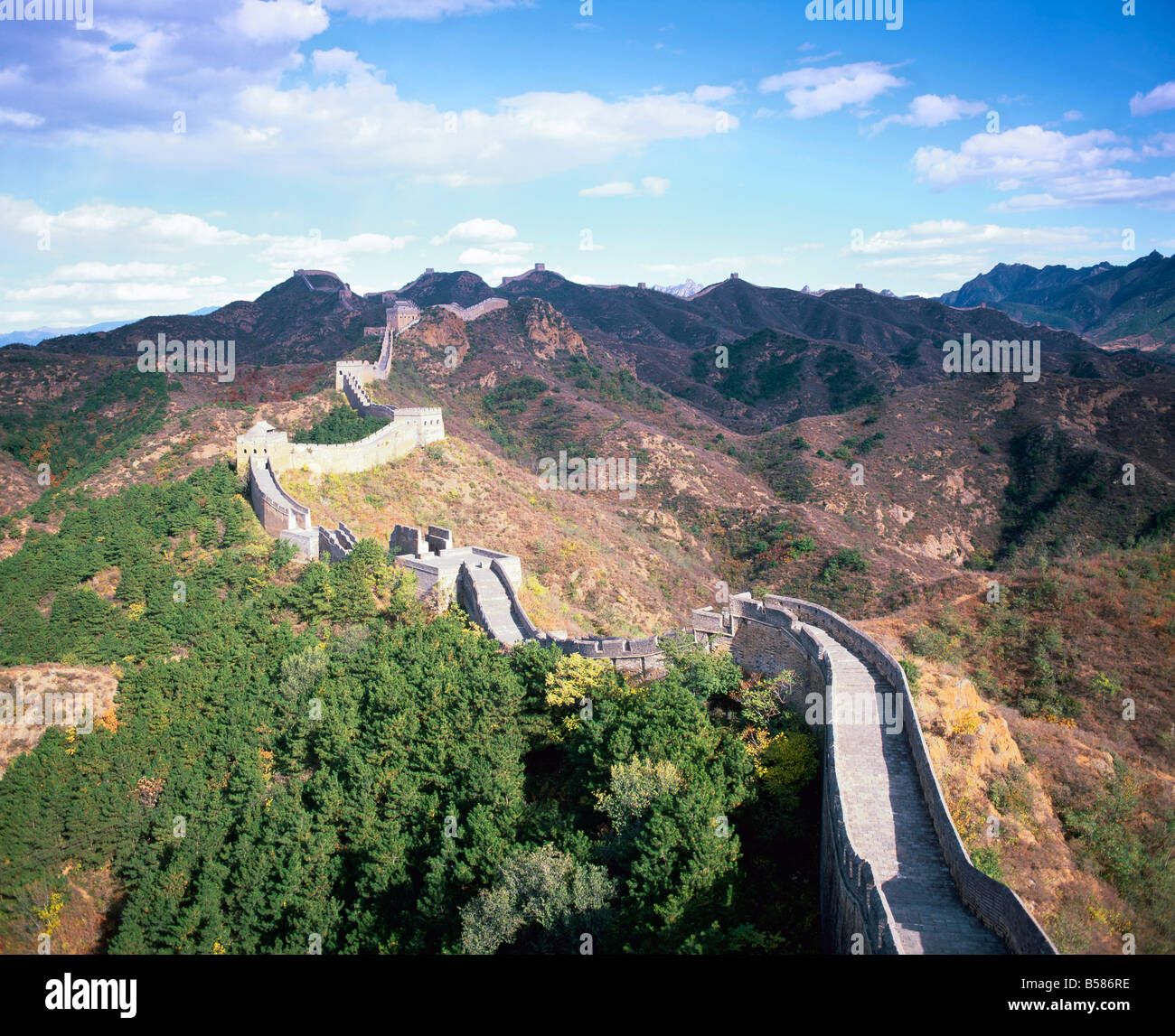 Elevated panoramic view of the Jinshanling section, Great Wall of China ...