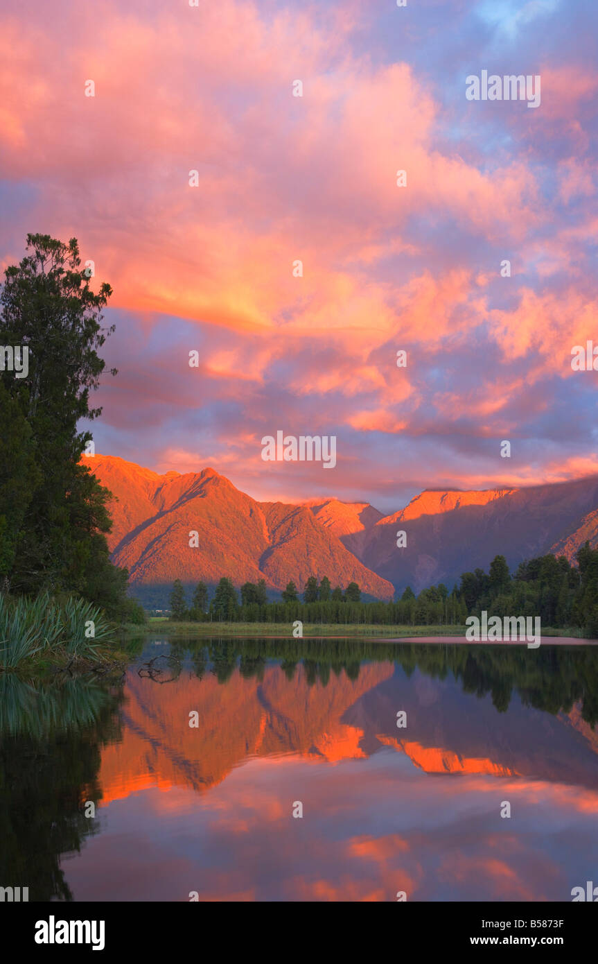 Sunset, Lake Matheson and Southern Alps, Westland, South Island, New ...