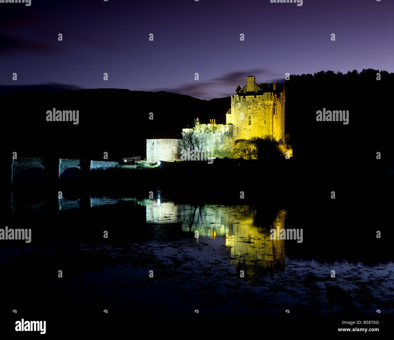 Castle ruins scotland night hi-res stock photography and images - Alamy