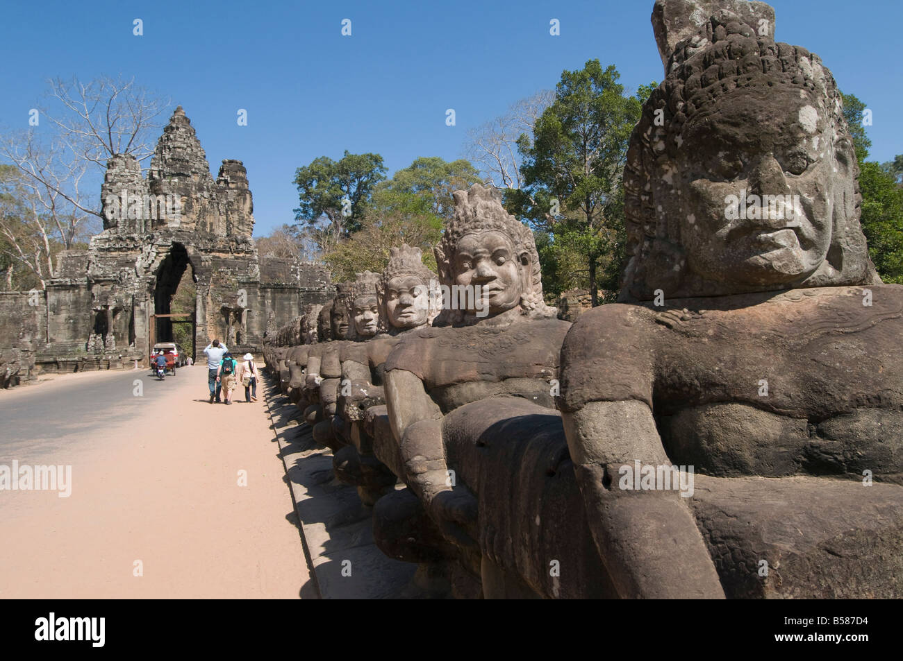South Gate to Angkor Thom, Angkor, UNESCO World Heritage Site, Siem ...