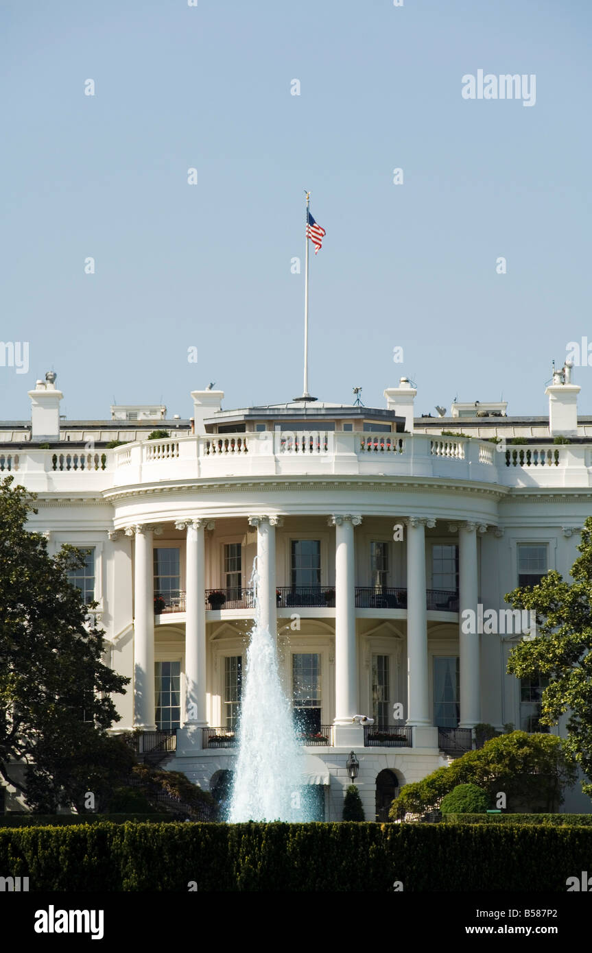 North facade white house flag hi-res stock photography and images - Alamy