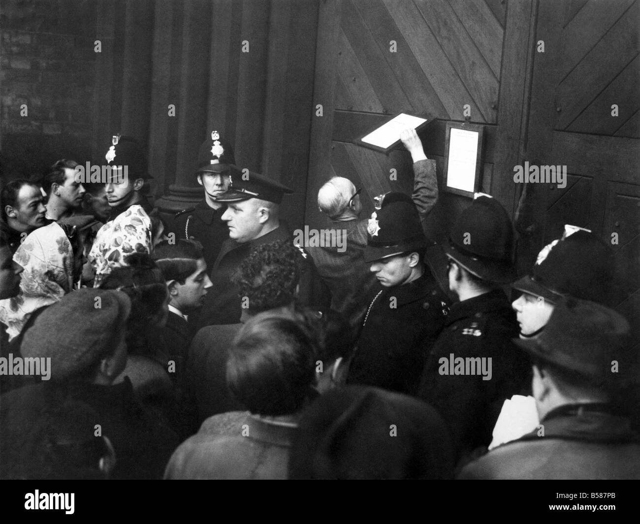 Margaret Allen execution, Strangeways. An Official posting the notices ...