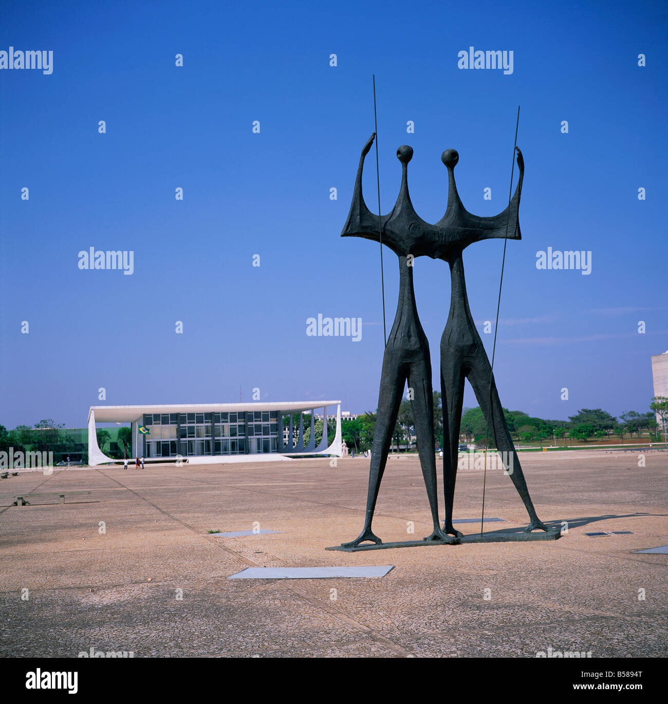 Os Candangos The Pioneers statues before the Palacio da Justica ...
