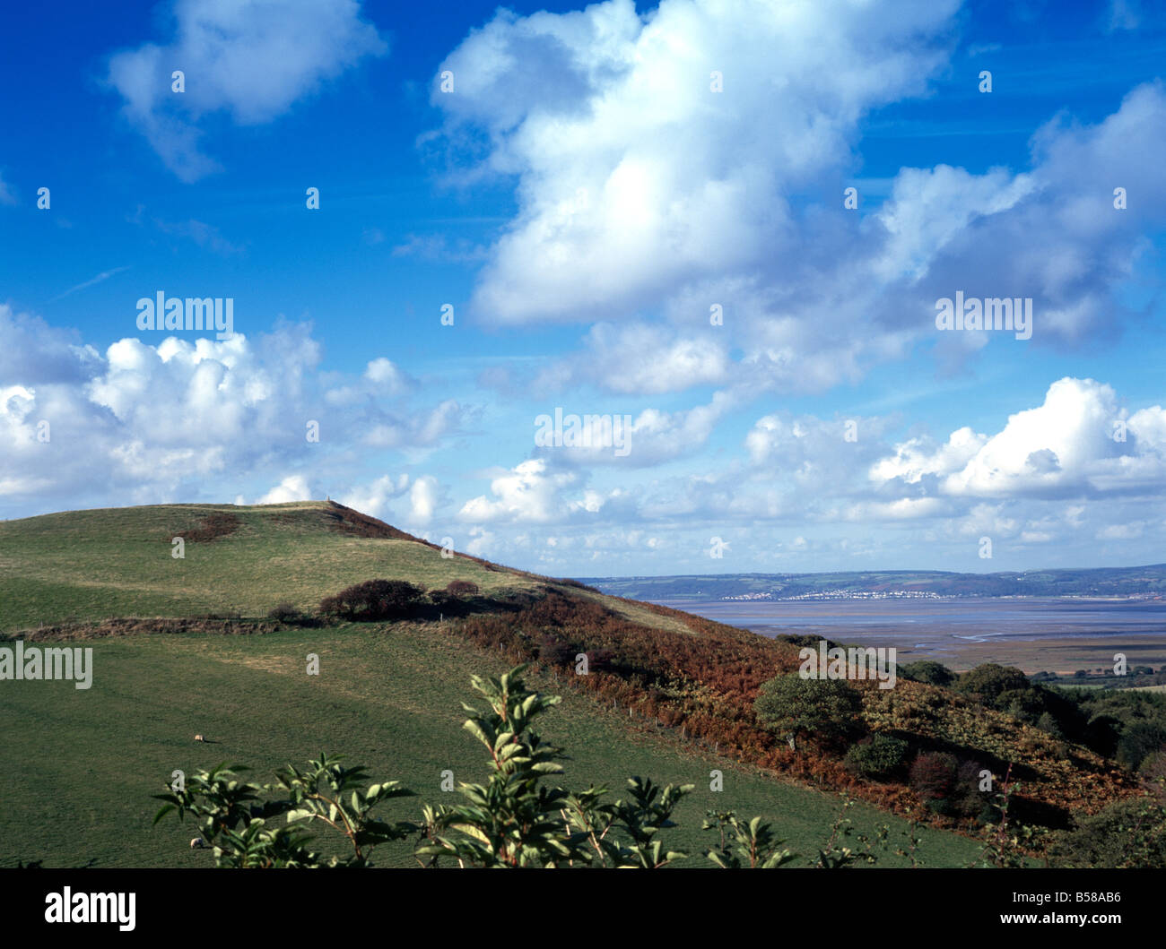 Iron age hill fort sea uk hi-res stock photography and images - Alamy