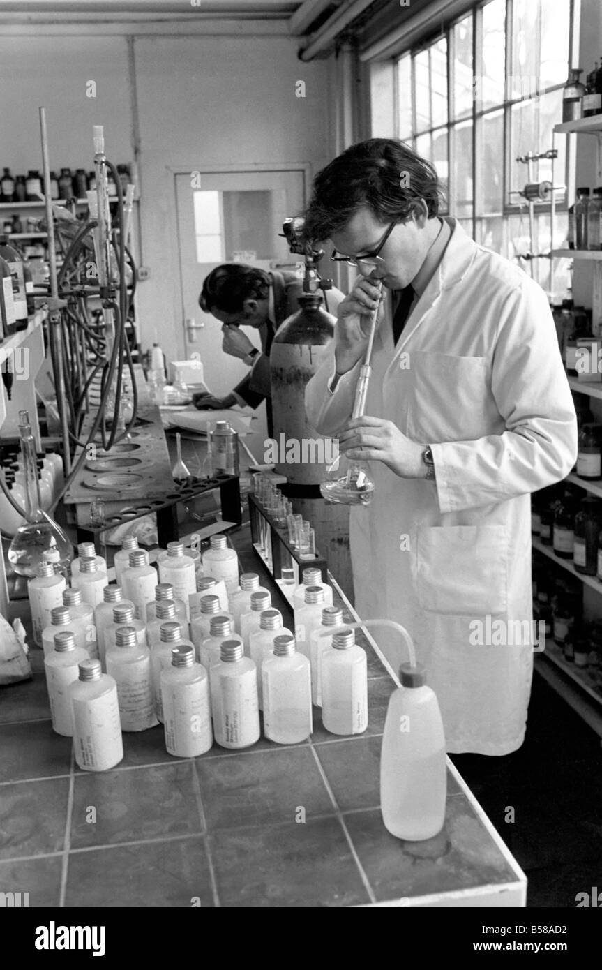 Science research 1970s hi-res stock photography and images - Alamy