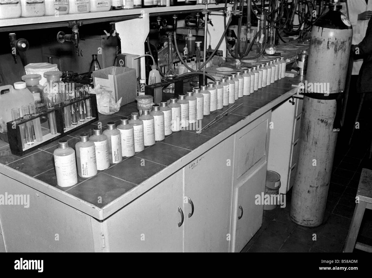 Science research 1970s hi-res stock photography and images - Alamy