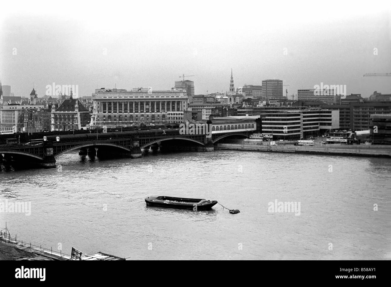 1970s london skyline hi-res stock photography and images - Alamy