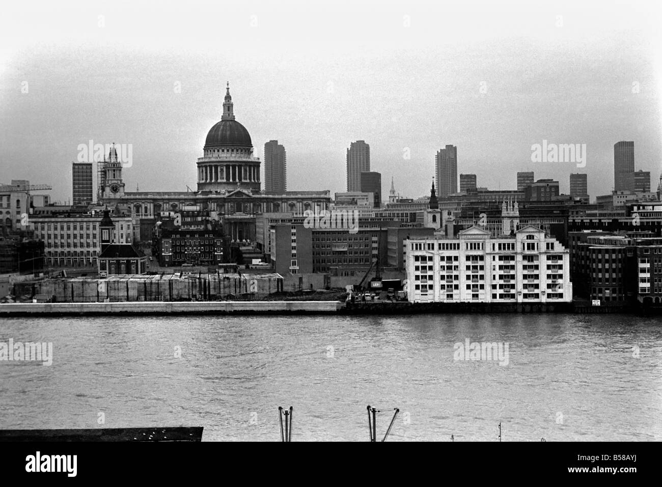 1970s london skyline hi-res stock photography and images - Alamy