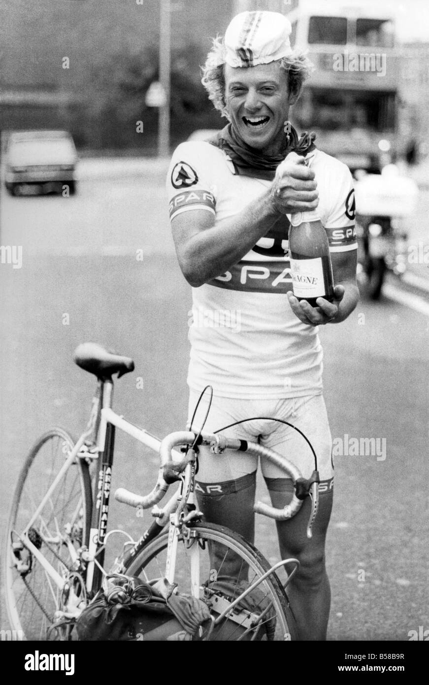Around the world cyclist Nick Sanders arrives back in Manchester after ...