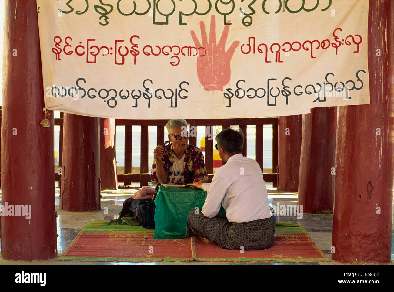 The shwe zigon pagoda hi-res stock photography and images - Alamy