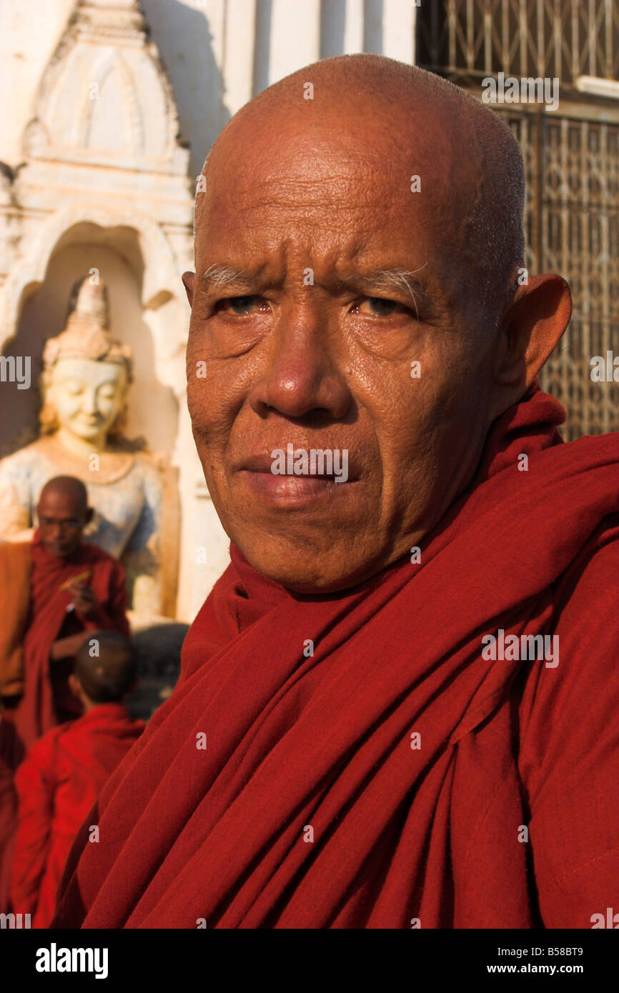 Burmese monk portraits hi-res stock photography and images - Alamy