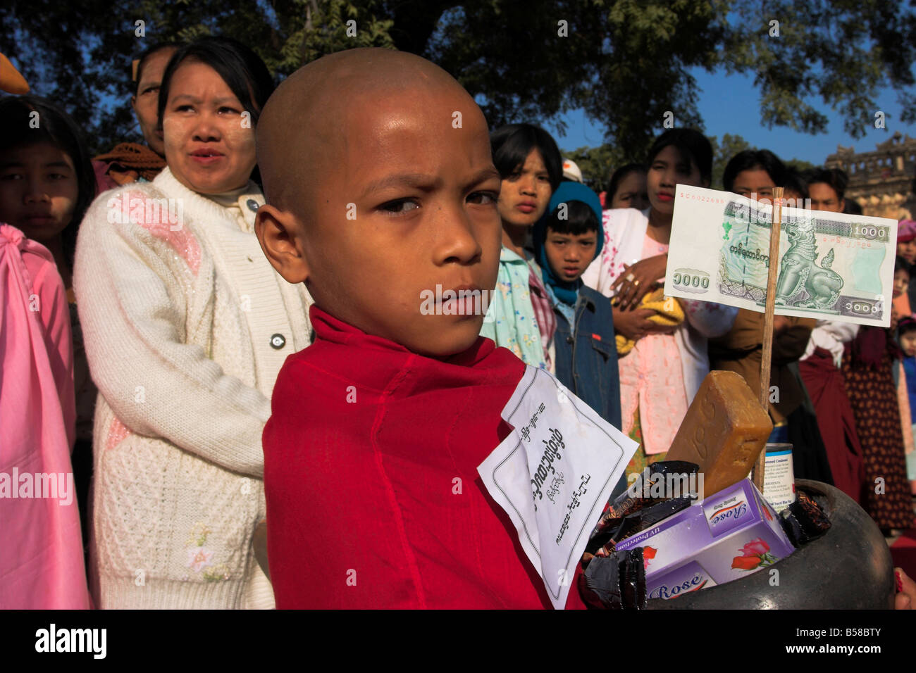 Novice monk collecting alms Ananda festival Ananda Pahto Temple Old ...