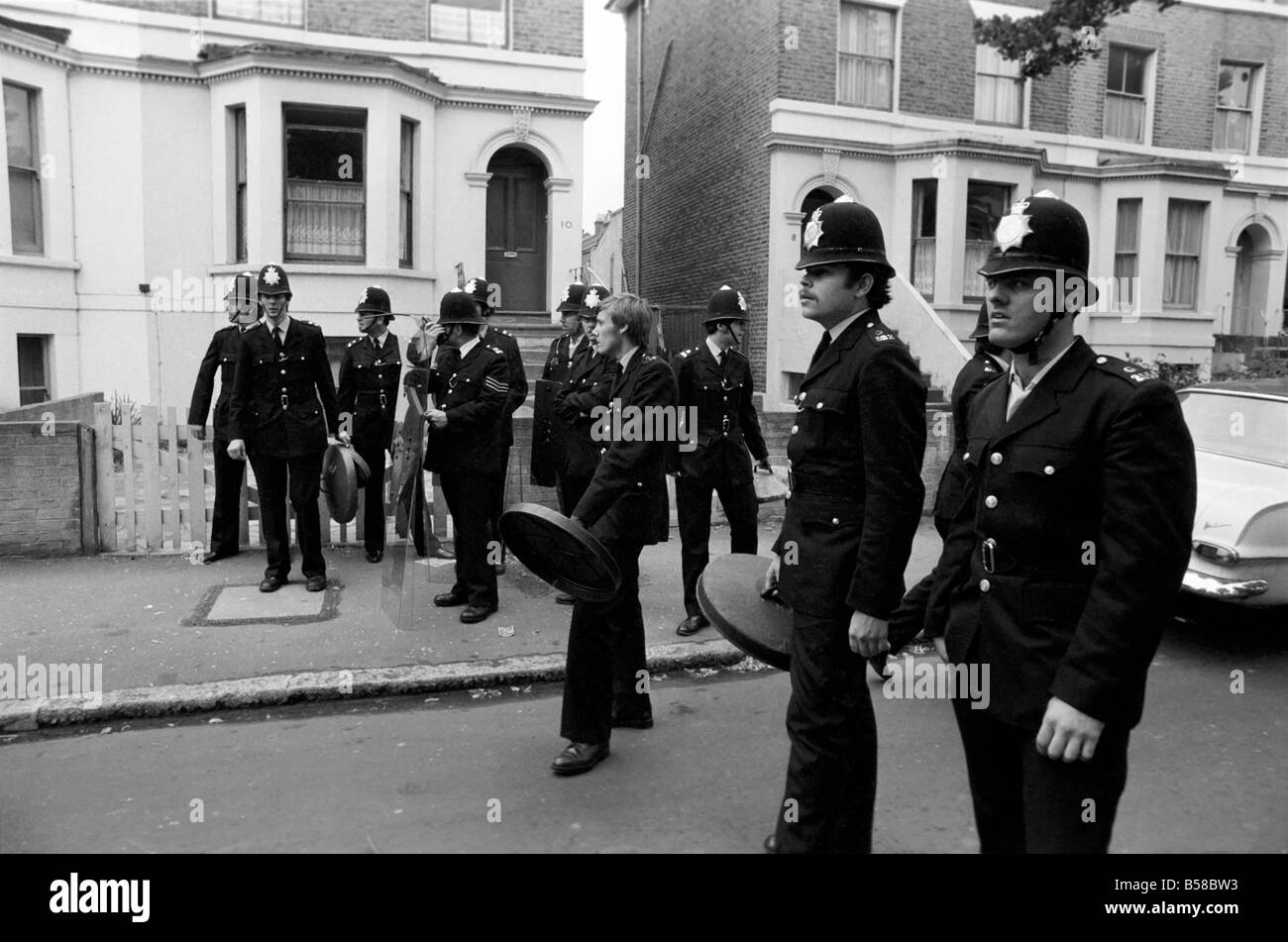 Officers national police riot Black and White Stock Photos & Images - Alamy