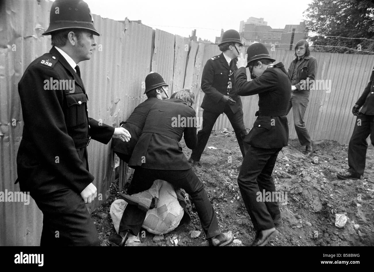 Officers national police riot Black and White Stock Photos & Images - Alamy