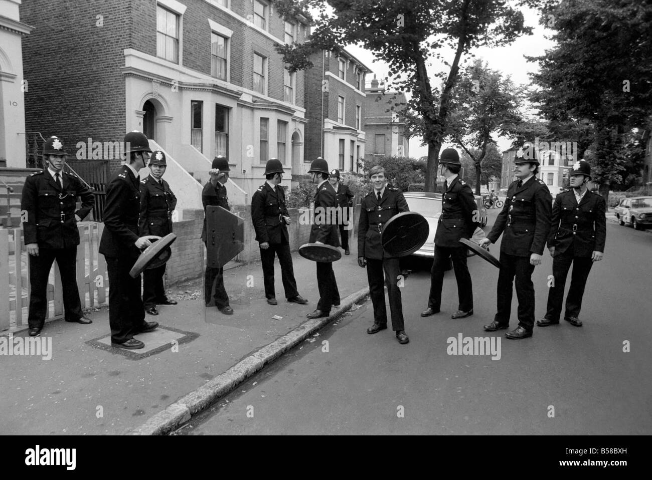 Officers national police riot Black and White Stock Photos & Images - Alamy
