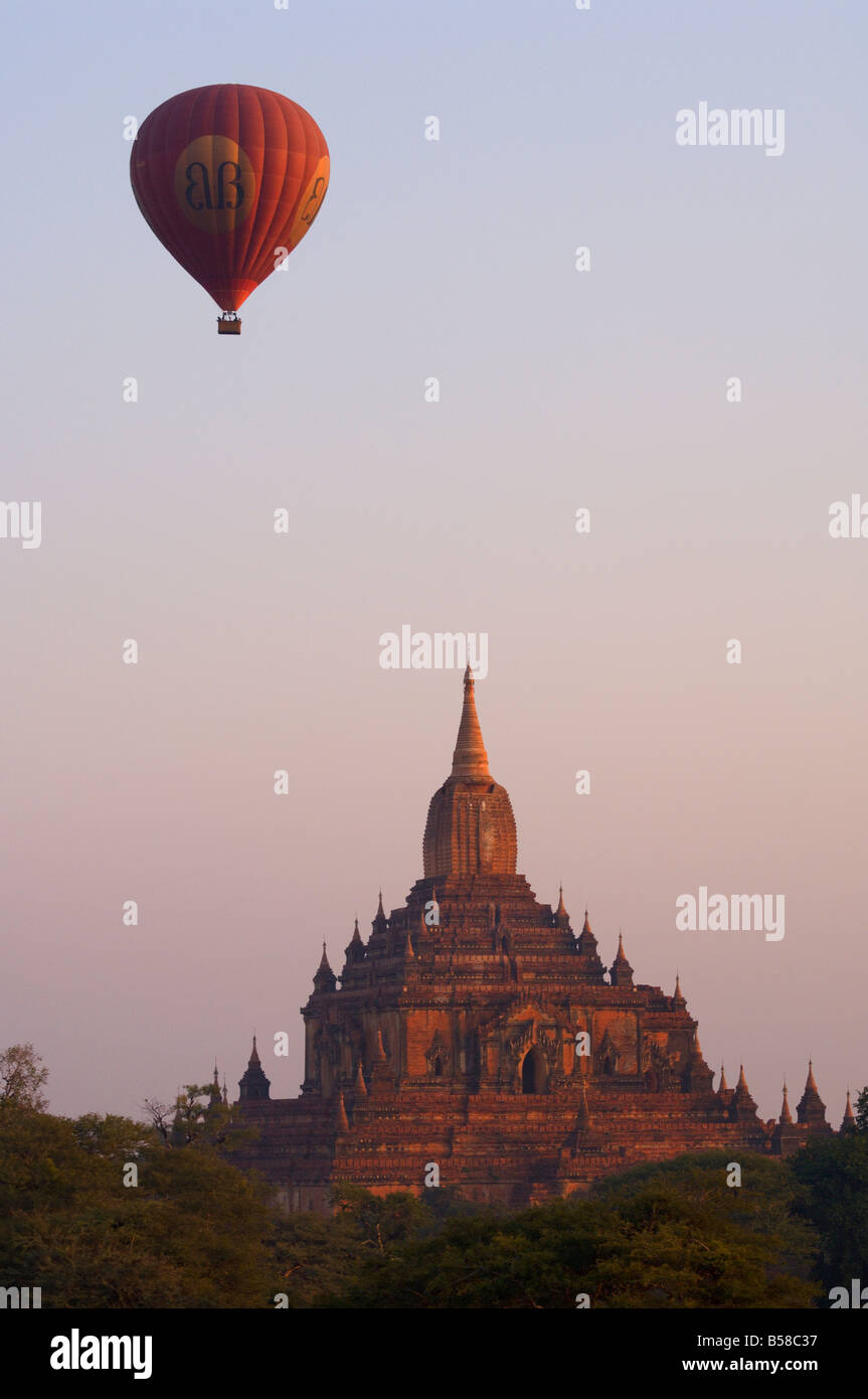 Balloon and Sulamani Pahto, Bagan (Pagan), Myanmar (Burma Stock Photo ...