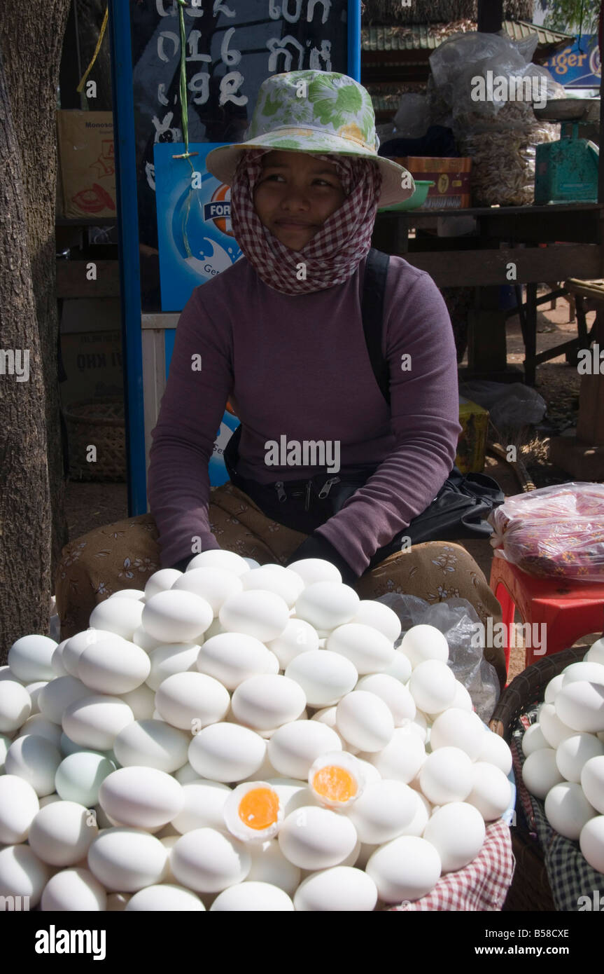 Market stall eggs hi-res stock photography and images - Alamy