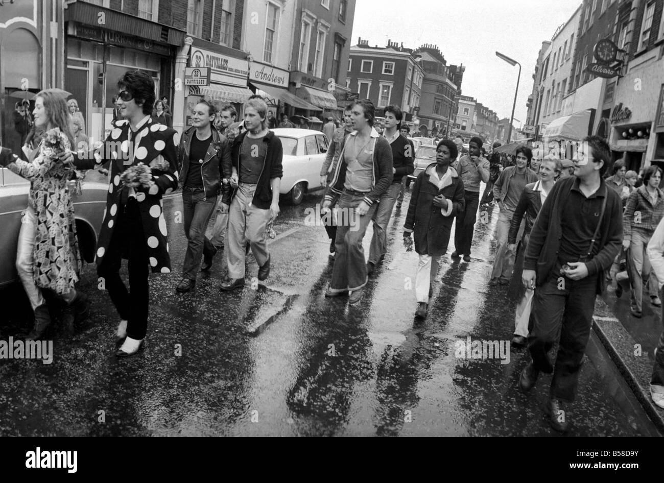 Youth Culture/Music/Police/Street scenes."Punk Rock". August 1977 77 ...