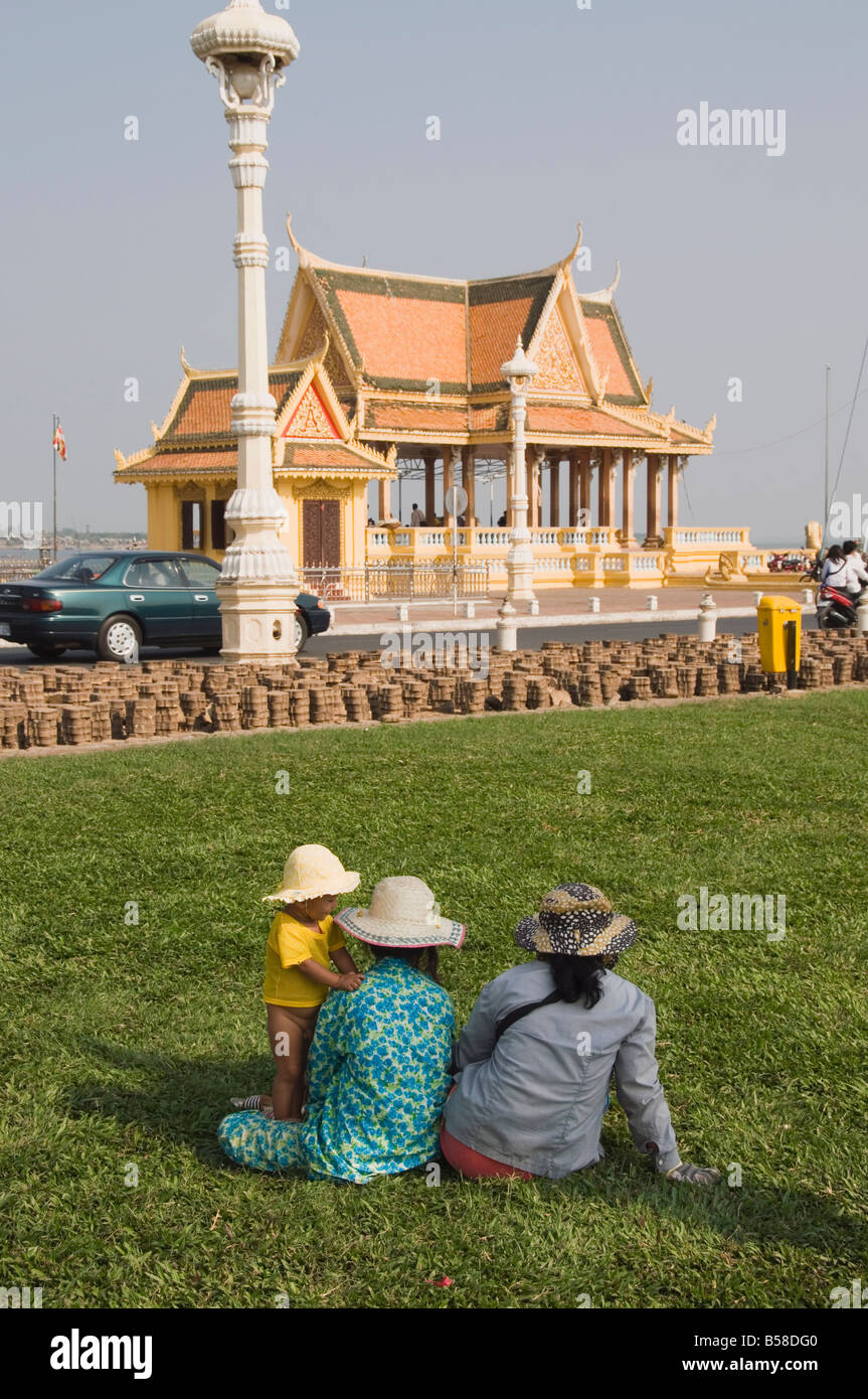 Women of cambodia phnom penh hi-res stock photography and images - Alamy
