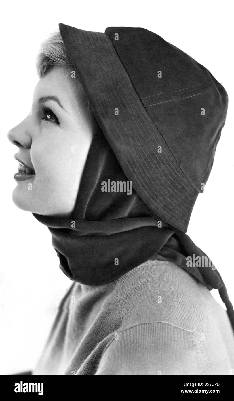 Woman scarf studio fashion Black and White Stock Photos & Images - Alamy
