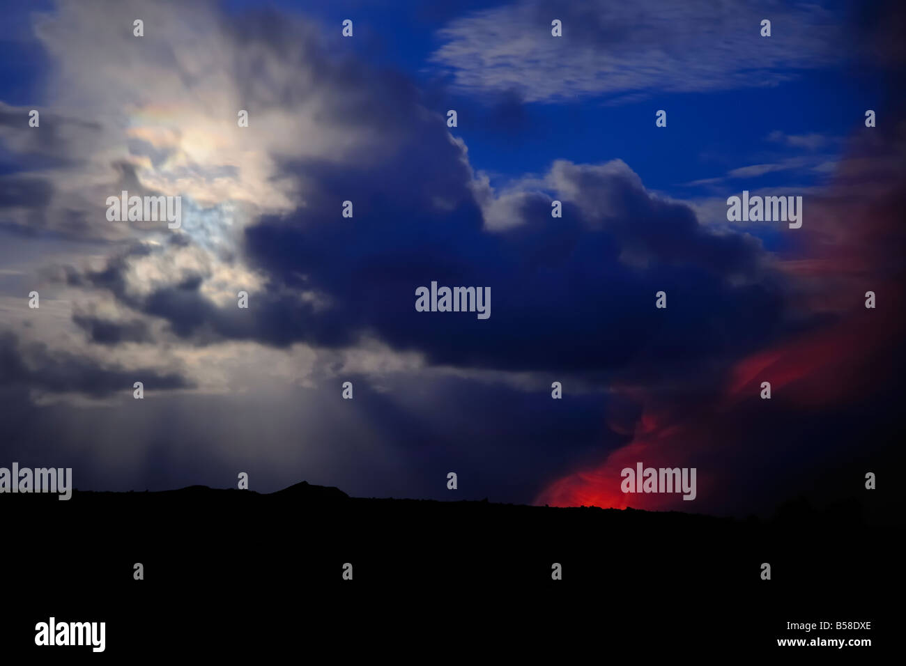 Full moon and the Waikupanaha ocean entry East of Hawaii Volcanoes ...