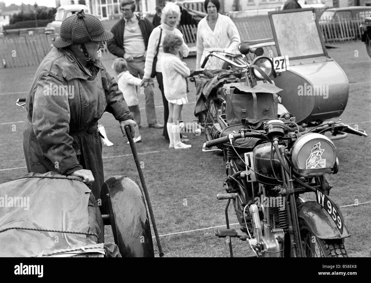Motorsport: Action: I.O.M. TT Racing: Vintage Bikes and 3 Wheeler Cars ...