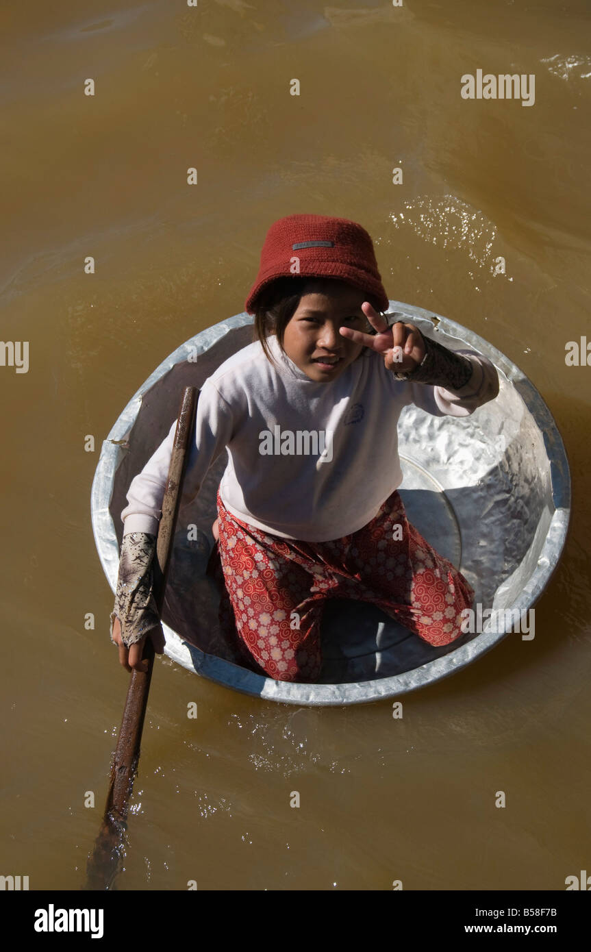Vietnamese boat people hi-res stock photography and images - Alamy