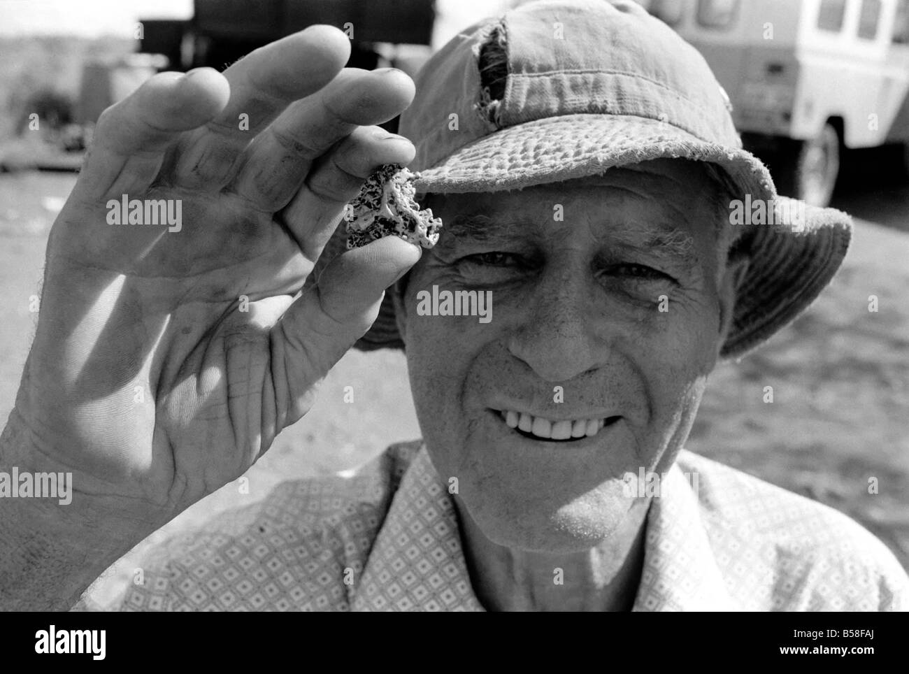 Outback: Rural: Marble Bar Western Australia: 71 year old Barry Powell ...