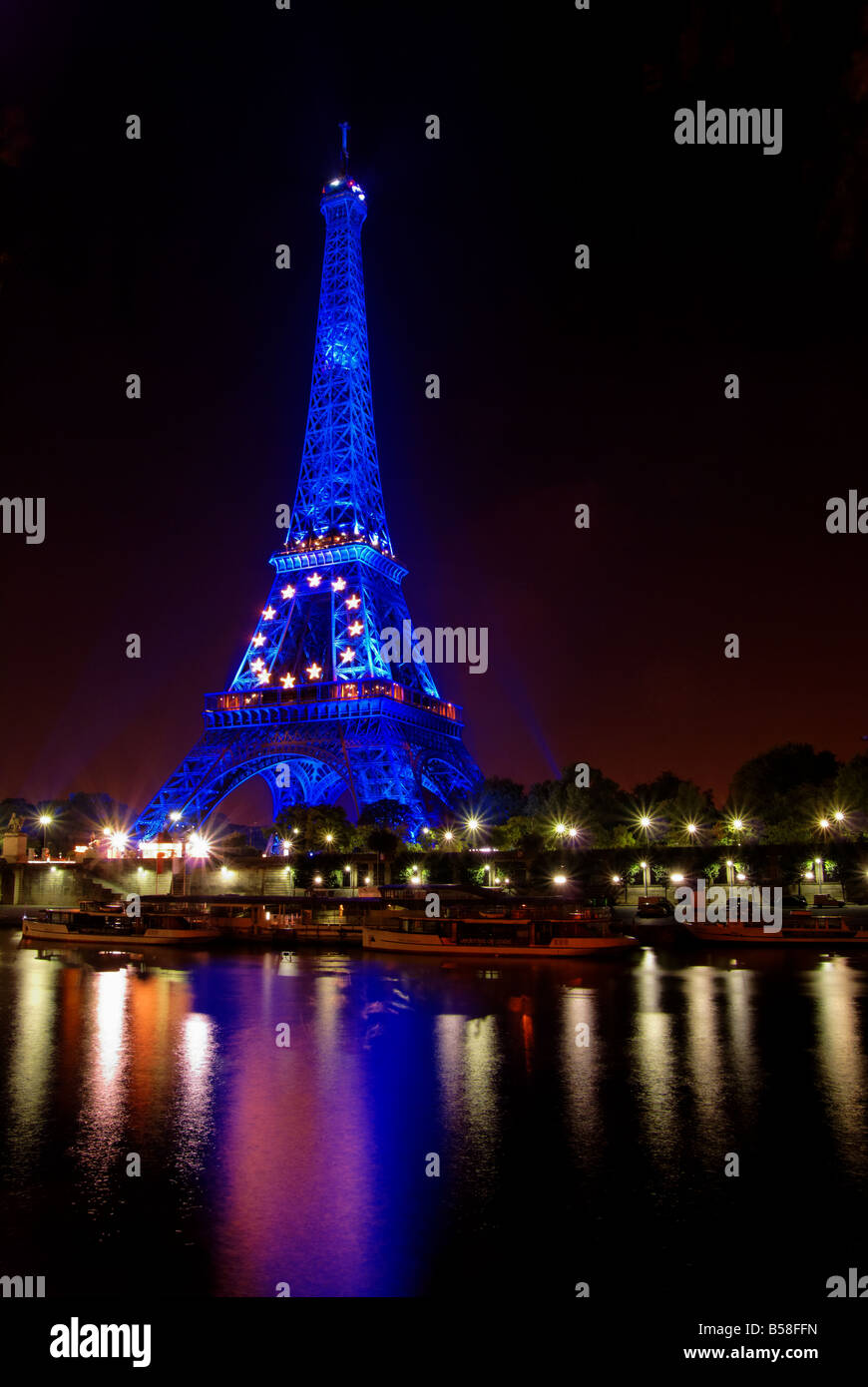 Paris eiffel tower reflecting in hi-res stock photography and images ...