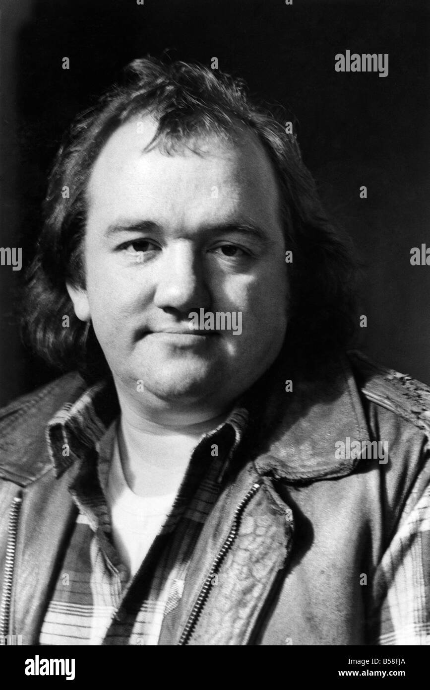 Star of ûNot the nine-o-clock Newsö Mel Smith is pictured on the set of ...