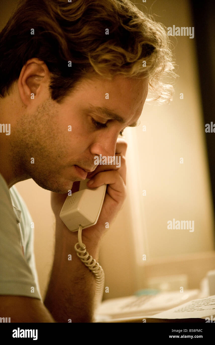 Listen to phone hi-res stock photography and images - Alamy
