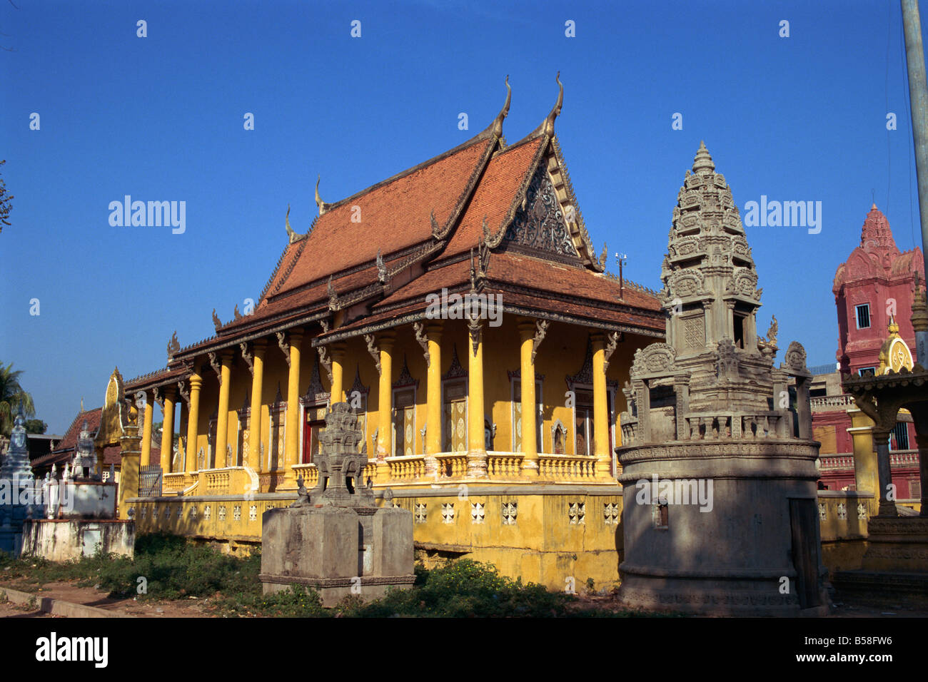 The Saravan Pagoda on the Tonle Sap River in Phnom Penh Cambodia Asia A Wright Stock Photo - Alamy