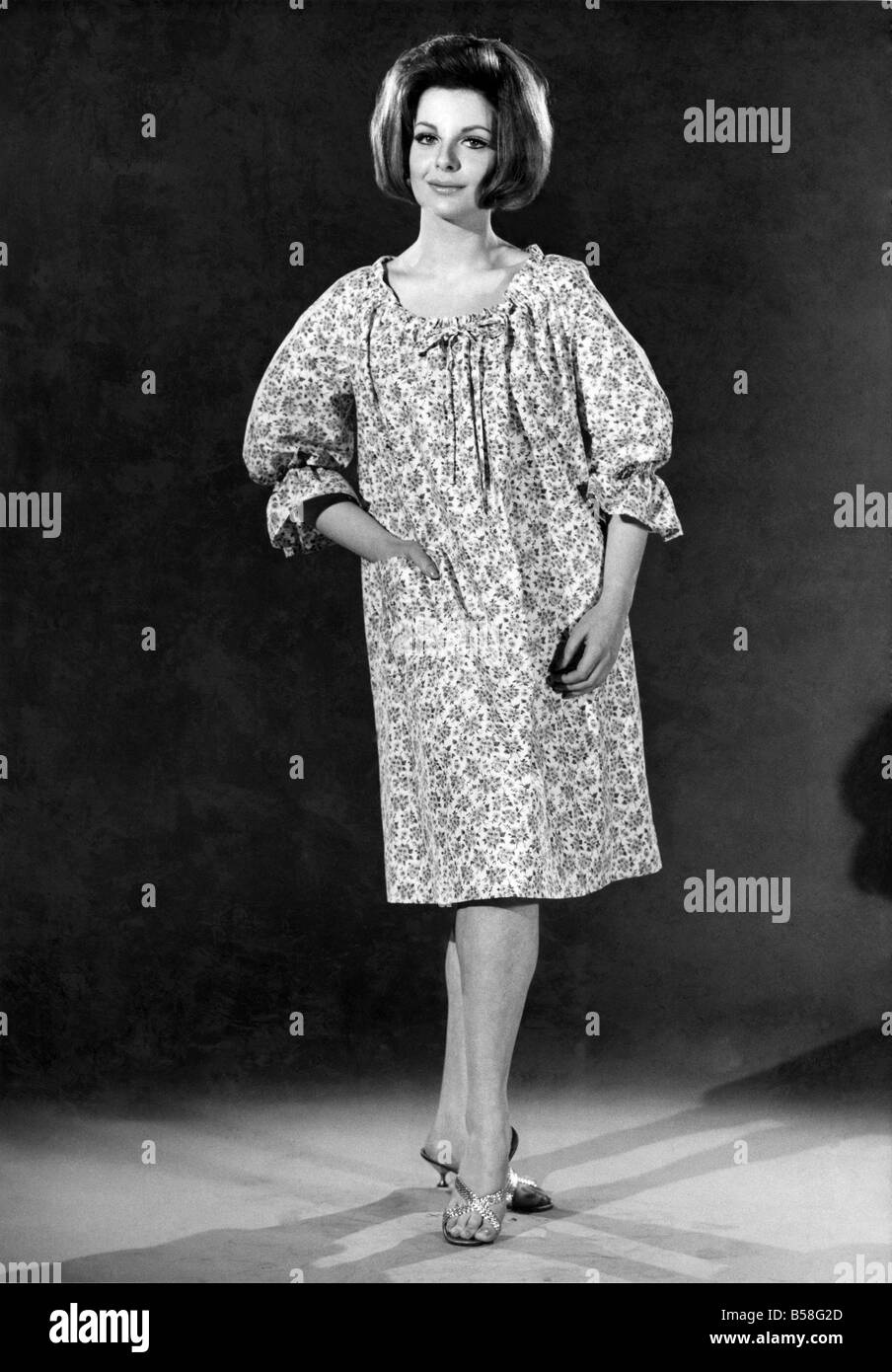 Reveille Fashion: Lesley Adams. October 1965 P006726 Stock Photo - Alamy