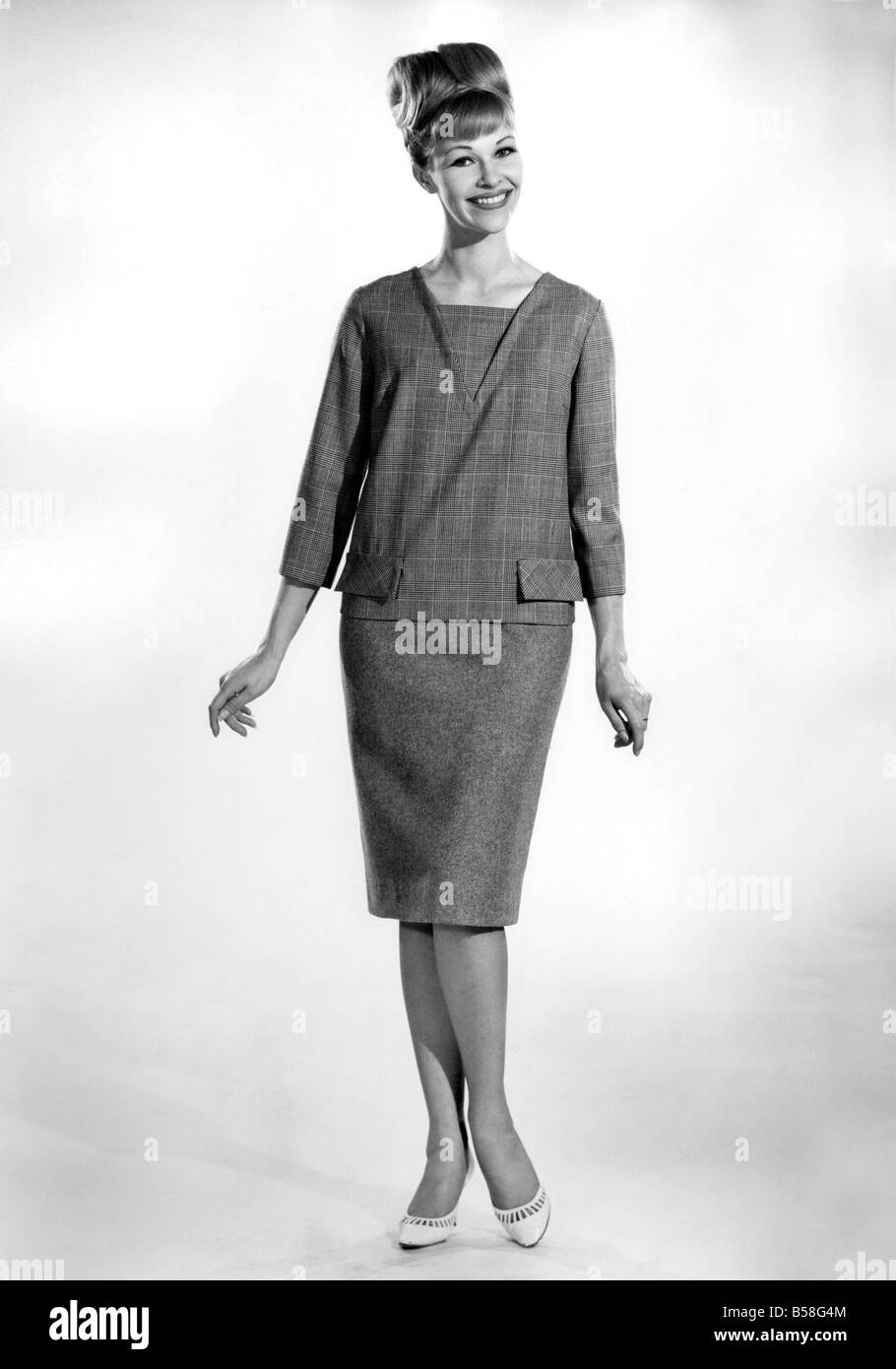 Reveille fashions 1964 jo waring hi-res stock photography and images ...
